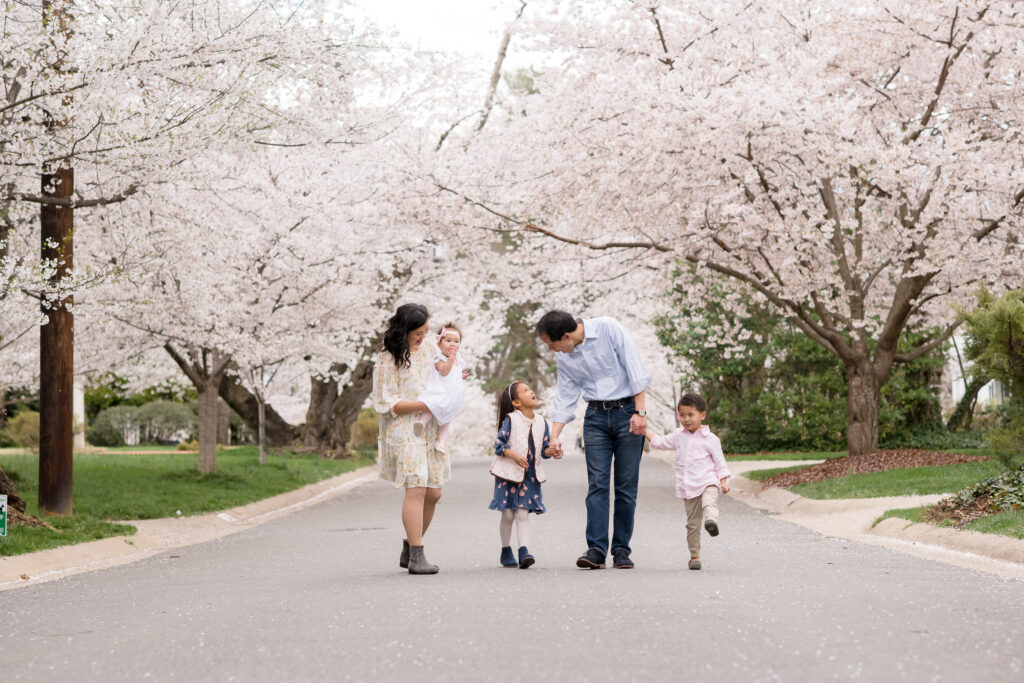 5 Reasons We Love Spring & Summer Family Photos - Michelle Lindsay Blog